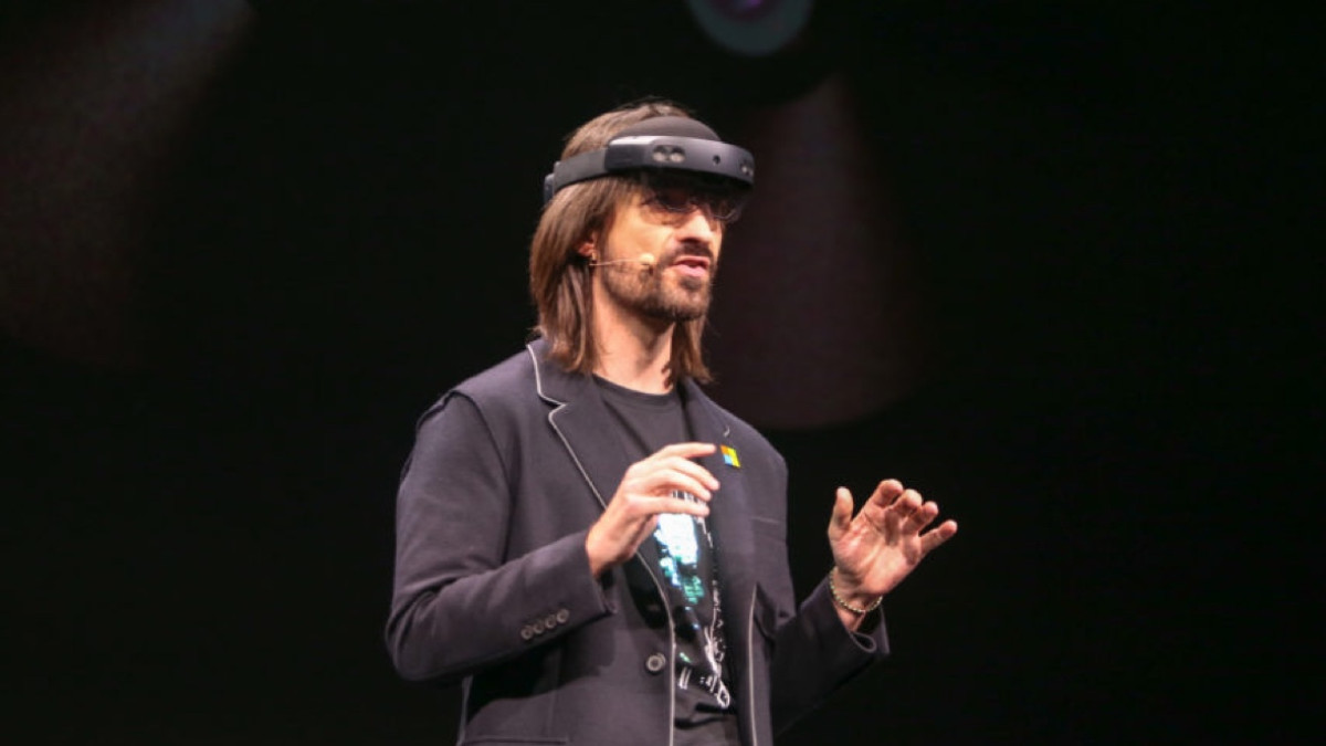 HoloLens 2 Development Edition makes it easier to buy the AR headset ...